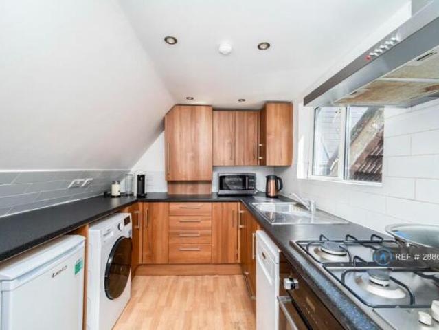 2 bedroom flat for rent in Woodville Road, London, W5