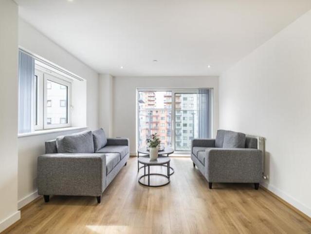 2 bedroom flat for rent in Woolwich Church Street Woolwich SE18