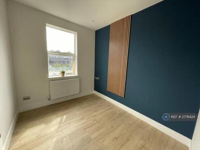2 bedroom flat for rent in Woolwich, London, SE18