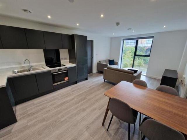 2 bedroom flat for rent in Woden Street, Salford, M5
