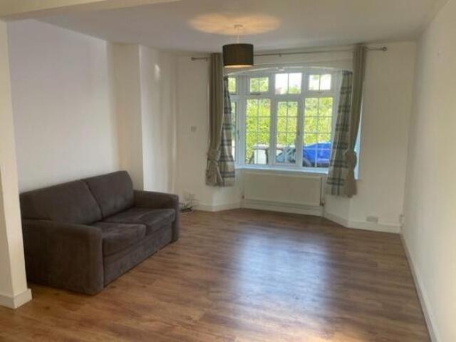 2 bedroom flat for rent in Wokingham Road, Reading, Berkshire, RG6 1JS, RG6