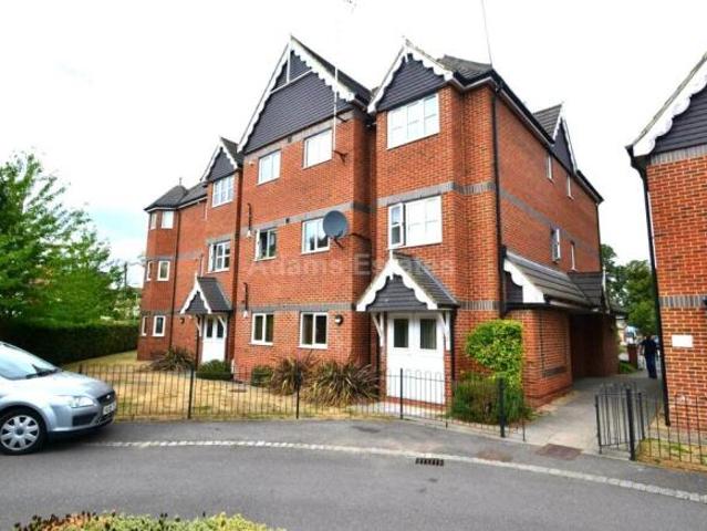 2 bedroom flat for rent in Wokingham Road, Reading, RG6
