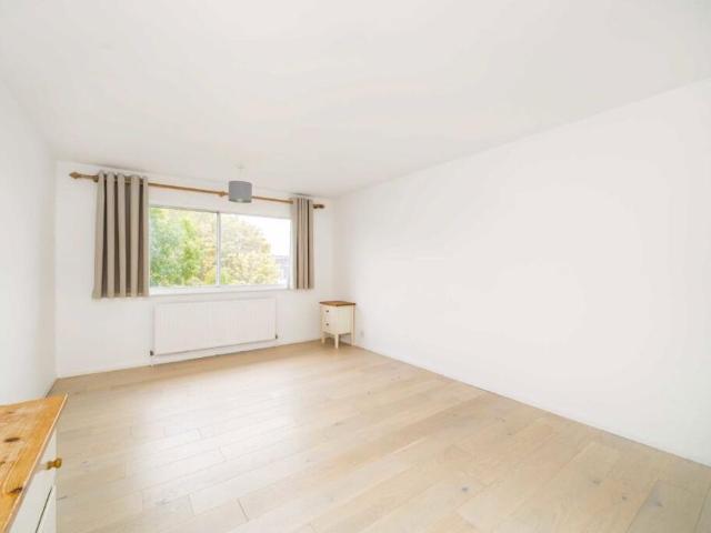 2 bedroom flat for rent in Worple Road, Wimbledon, SW19