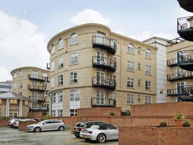 2 bedroom flat for rent in Worple Road, Wimbledon, SW19