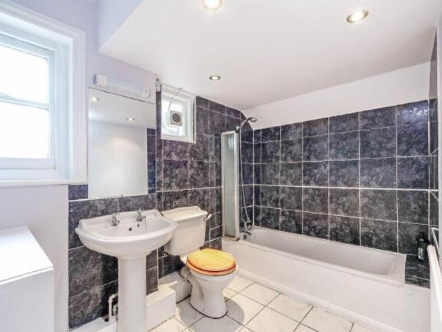 2 bedroom flat for rent in Worple road, SW20: 2 bed 1 rec 1 bath, SW20