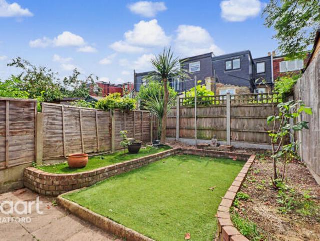 2 bedroom flat for rent in Worsley Road, LONDON, E11