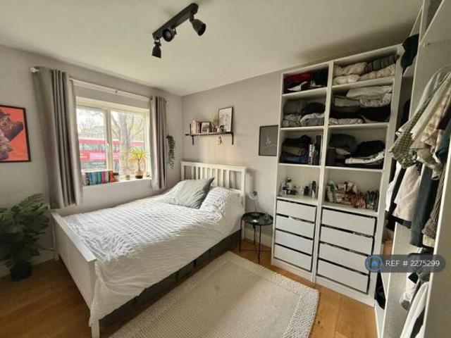 2 bedroom flat for rent in Wray House, London, SW2