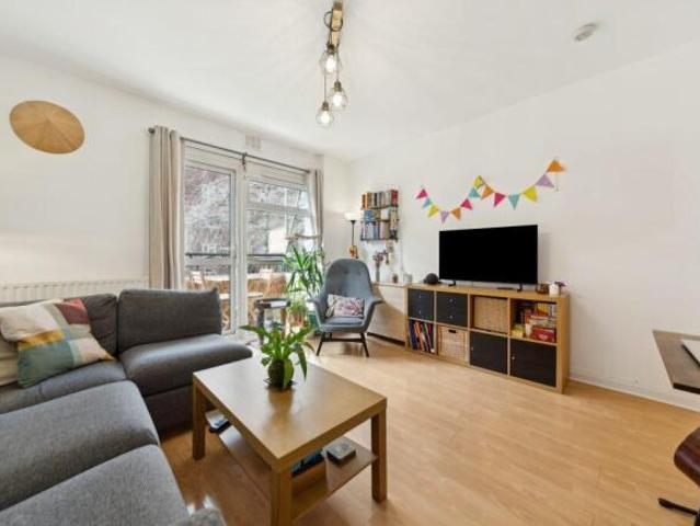 2 bedroom flat for rent in Wyvil Road, Nine Elms SW8