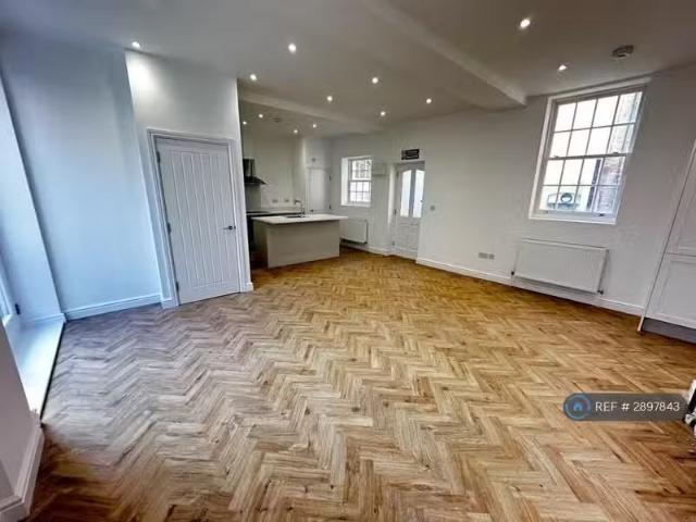 2 bedroom flat for rent in Yacht Club Apartments, Margate, CT9