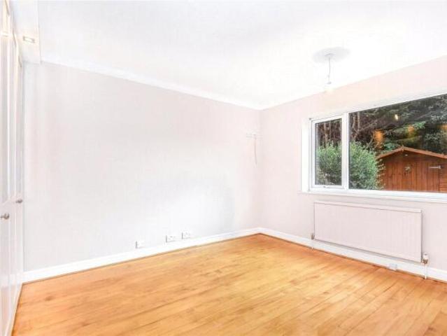 2 bedroom flat for rent in Yeading Fork, Hayes, Middlesex, UB4