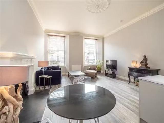2 bedroom flat for rent in York Place, Edinburgh, EH1