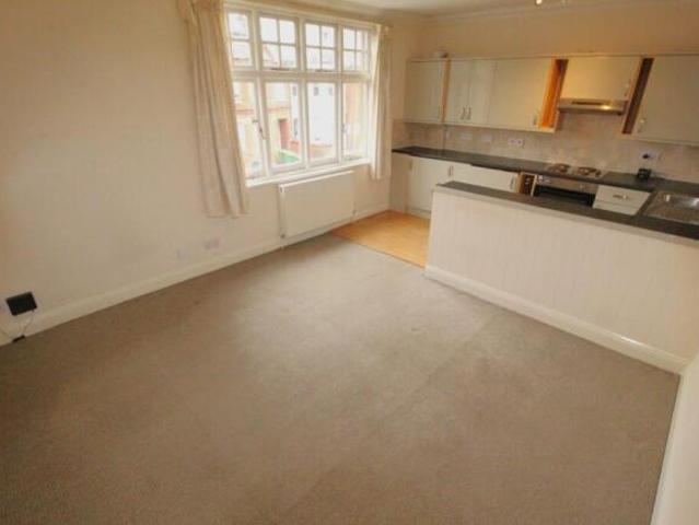2 bedroom flat for rent in York Road, Guildford, GU1