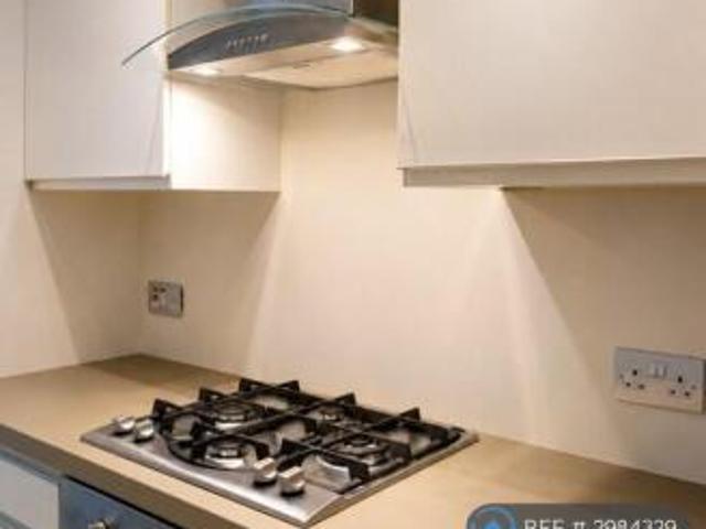 2 bedroom flat for rent in York Road, Surrey, GU1