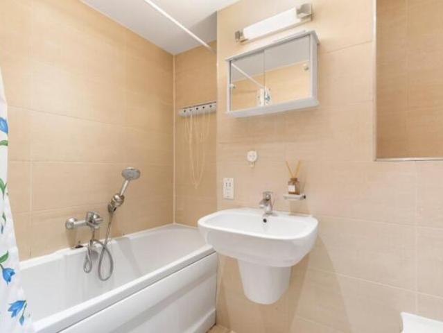 2 bedroom flat for rent in York Way, Islington, N7