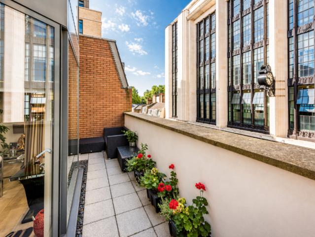 2 bedroom flat for rent in Young Street, London, W8