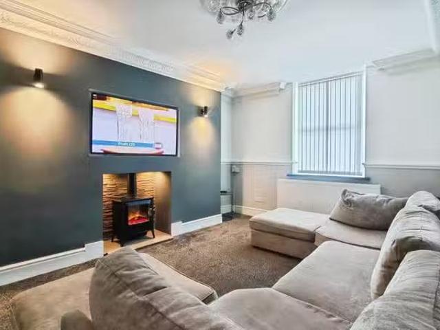 2 bedroom flat for rent in Accrington Road, Burnley, BB11