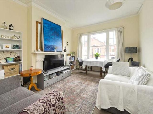 2 bedroom flat for rent in Acfold Road, Fulham, SW6