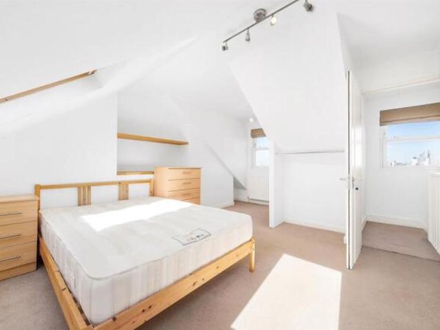 2 bedroom flat for rent in Acre Lane, SW2