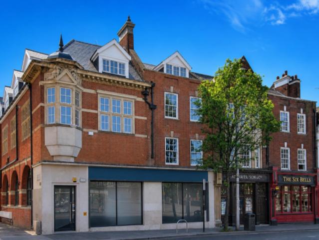 2 bedroom flat for rent in Acton High Street, W3