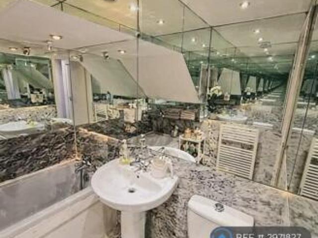 2 bedroom flat for rent in Acton Lane Chiswick, London, W4