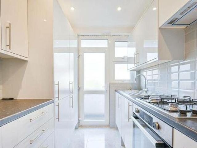 2 Bedroom Flat For Rent In Acton, London