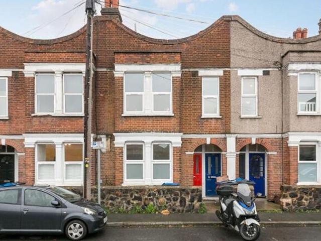 2 bedroom flat for rent in Abbey Road, London, SW19