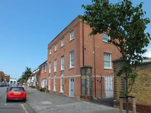 2 bedroom flat for rent in Abbey Street FAVERSHAM ME13