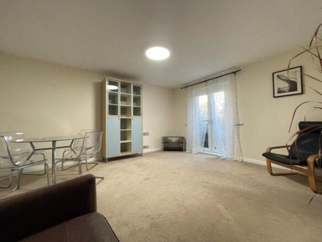 2 bedroom flat for rent in Abbots Mews, Cardigan Lane, Burley, Leeds, LS4