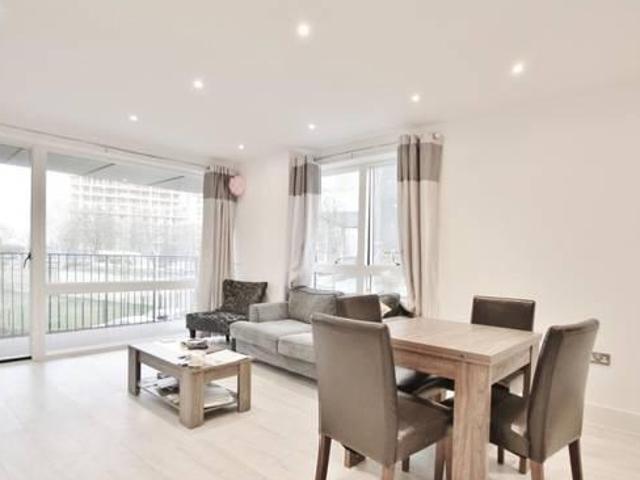 2 bedroom flat for rent in Abbotsford Court Lakedrive Park Royal NW10