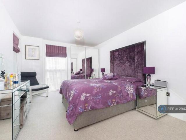 2 bedroom flat for rent in Abbotsford Court, London, NW10