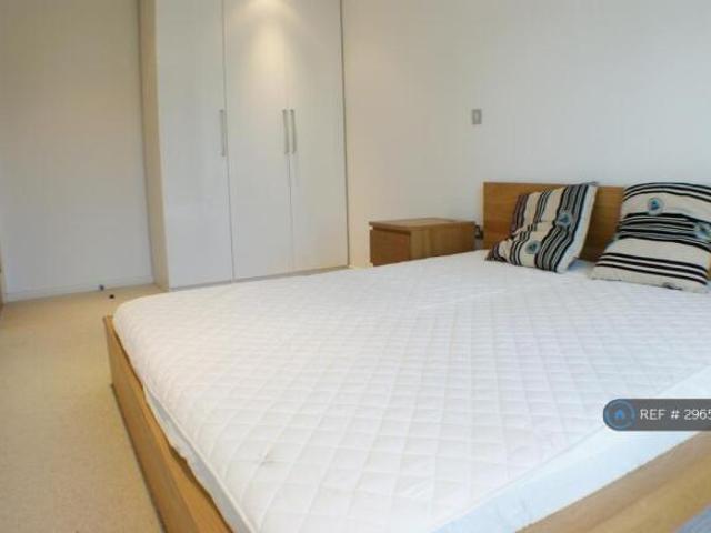 2 bedroom flat for rent in Ability Place, London, E14