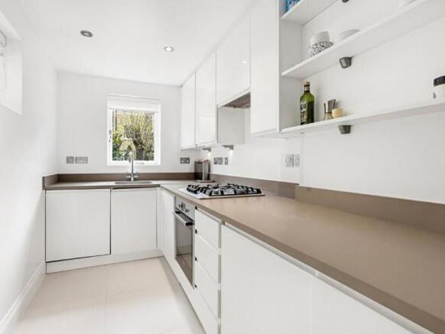 2 bedroom flat for rent in Abingdon Villas, Kensington, London, W8