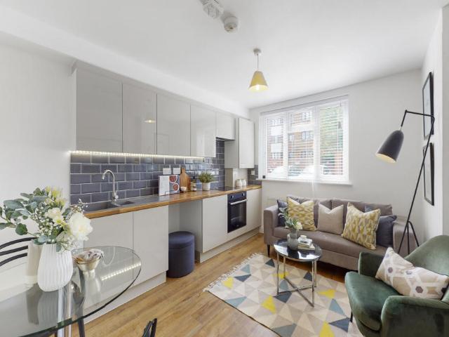 2 bedroom flat for rent in Admiral House, Cardinal Way, Wealdstone, HA3