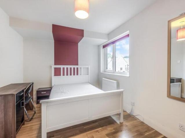 2 bedroom flat for rent in Admiral Place, Surrey Quays, London, SE16