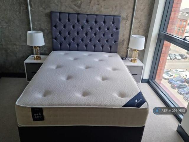 2 bedroom flat for rent in Addington Street, Manchester, M4