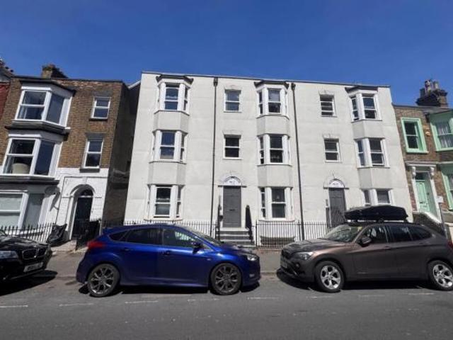 2 bedroom flat for rent in Addington Road, Margate, CT9