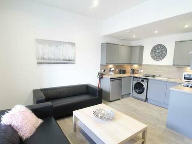 2 bedroom flat for rent in Adelphi Flat B Off Union Street Aberdeen AB11