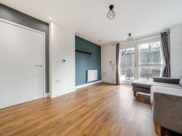 2 bedroom flat for rent in Adenmore Road, Catford, London, SE6