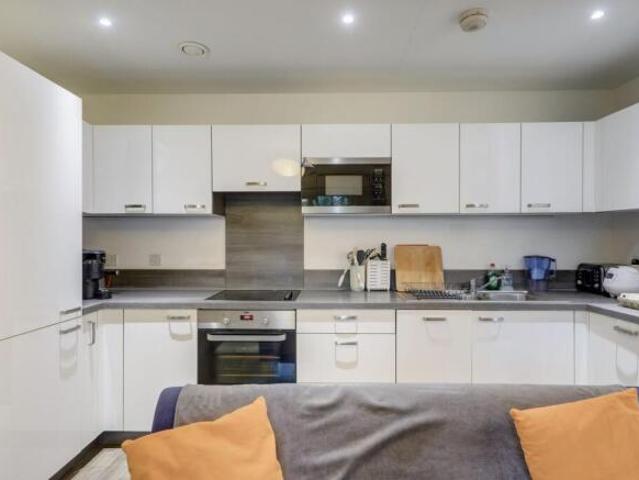 2 bedroom flat for rent in Adenmore Road, Catford, SE6