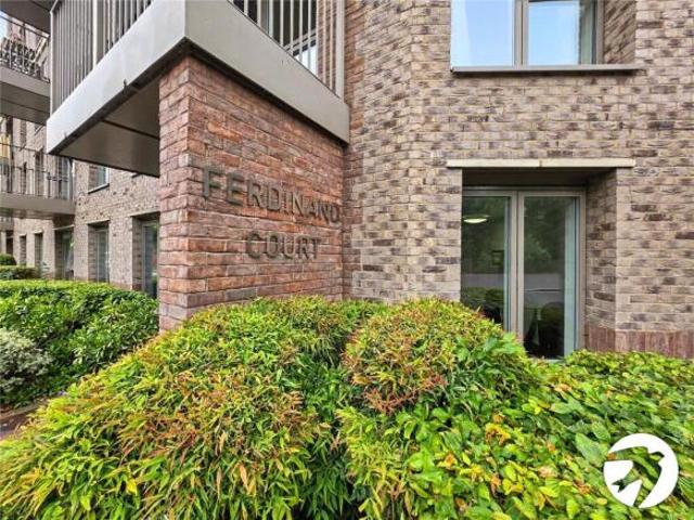 2 bedroom flat for rent in Adenmore Road, London, SE6