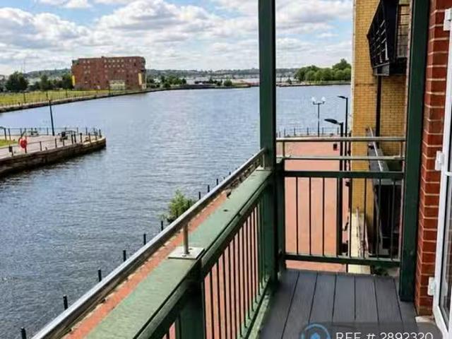 2 bedroom flat for rent in Adventurers Quay, Cardiff, CF10