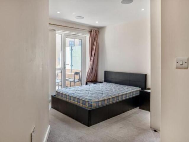 2 bedroom flat for rent in Aerodrome Road, Colindale, NW9