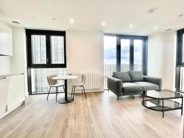 2 bedroom flat for rent in Affinity View, London, E16