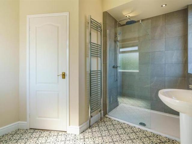 2 bedroom flat for rent in Ainthorpe Gdns, High Heaton, NE7