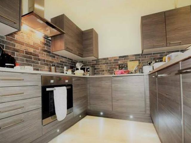 2 bedroom flat for rent in Aire Street LS1