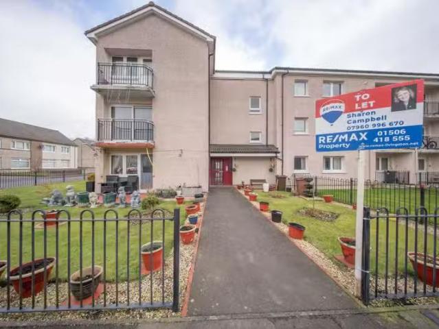 2 bedroom flat for rent in Almond Road, Blackburn, EH47 7HE, E.