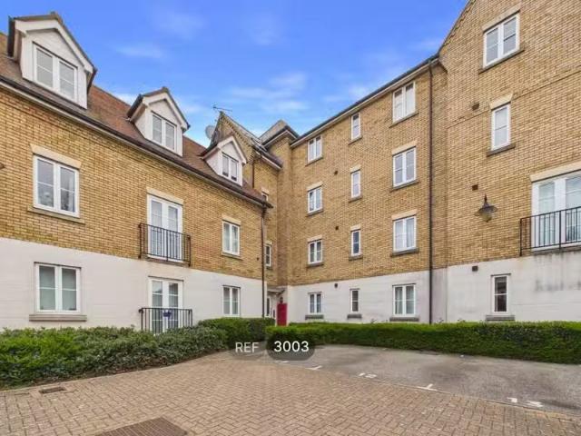 2 bedroom flat for rent in Alnesbourn Crescent, Ipswich, IP3 9.