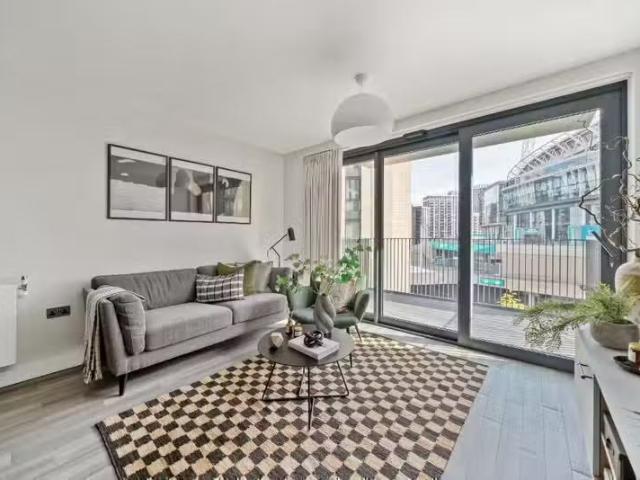 2 bedroom flat for rent in Alameda, Olympic Way, Wembley, Bren.