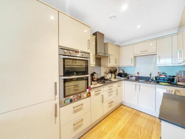 2 bedroom flat for rent in Albany Park Road, Kingston Upon Thames, KT2