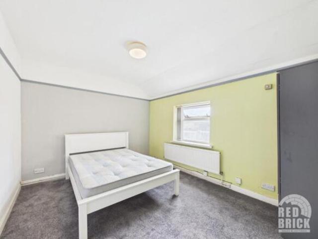 2 bedroom flat for rent in Albany Road, Coventry, CV5